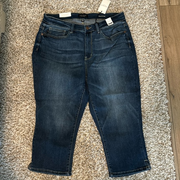 Judy Blue | Jeans | Nwt 8w Judy Blue Mid Rise Skinny Fit Capri Dark ...